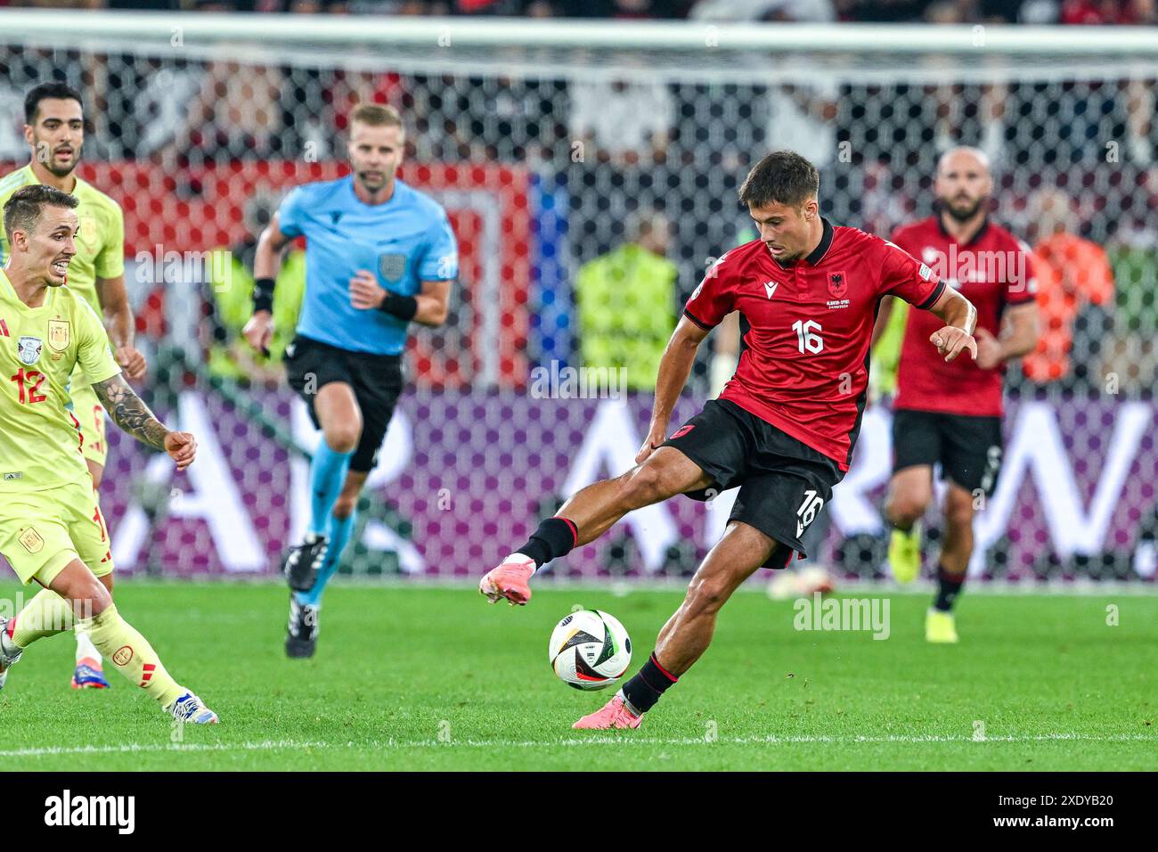 Medon Berisha (16) aus Albanien während eines Fußballspiels zwischen ...