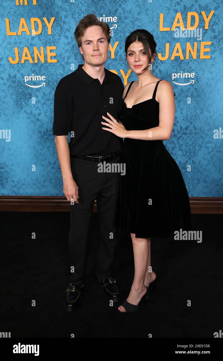 Los Angeles, ca. 24. Juni 2024. Martin Taube, Emily Bader bei der ...