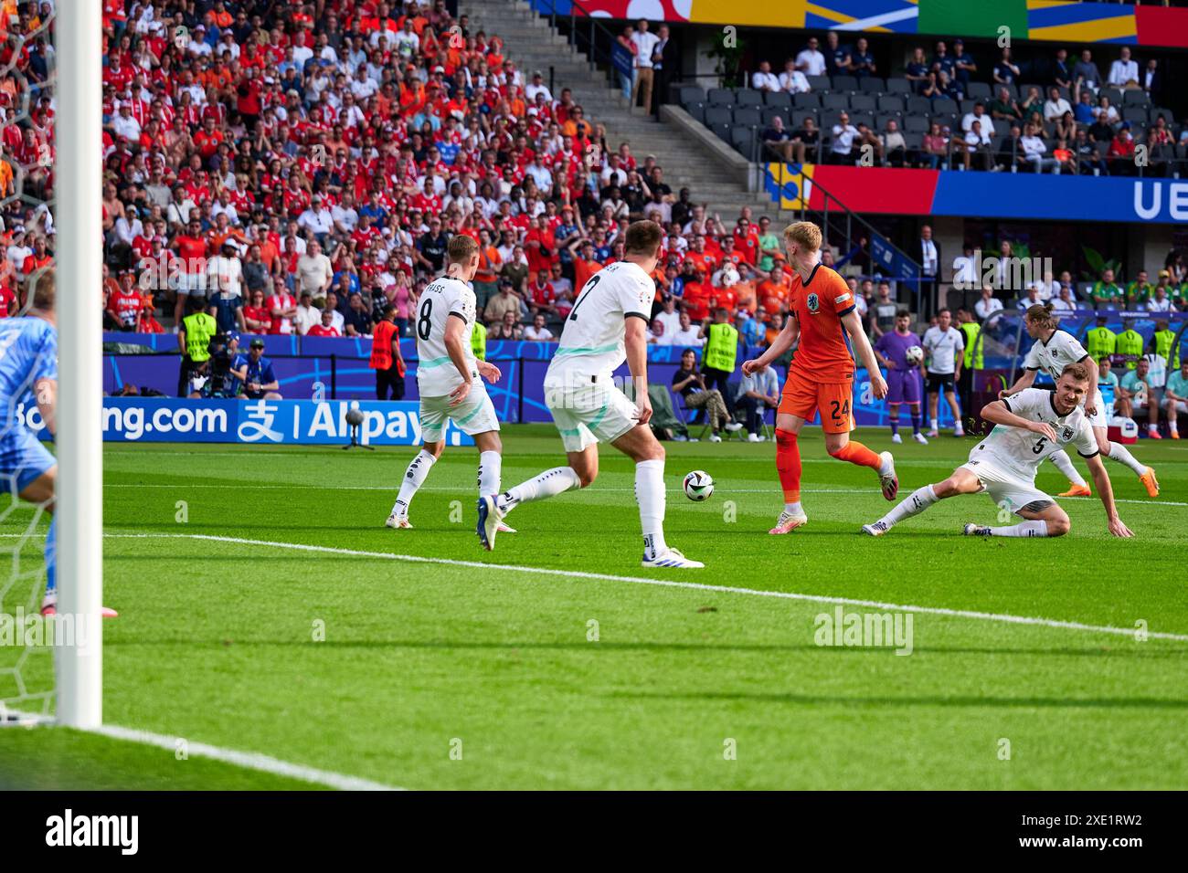 Berlin, Deutschland, 25. Juni 2024. Alexander Prass (Oesterreich, #08), Maximilian Woeber ...