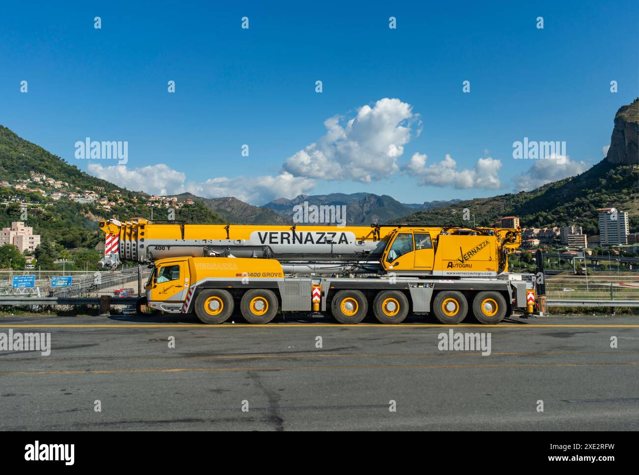Schwere mobile hebemaschine -Fotos und -Bildmaterial in hoher Auflösung ...