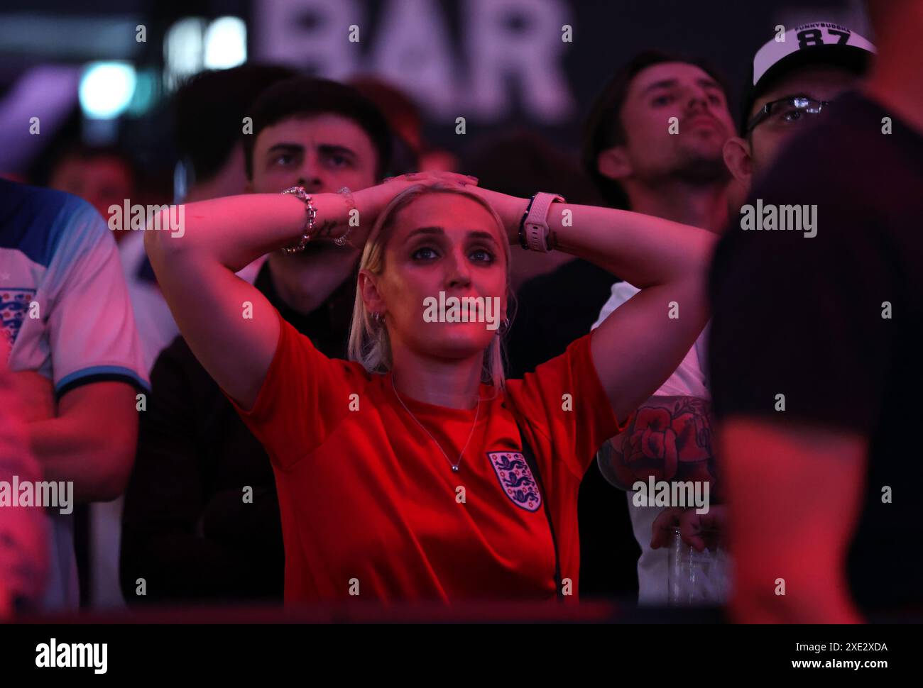 England Fans im Boxpark Wembley in London sehen beim Gruppenspiel der ...