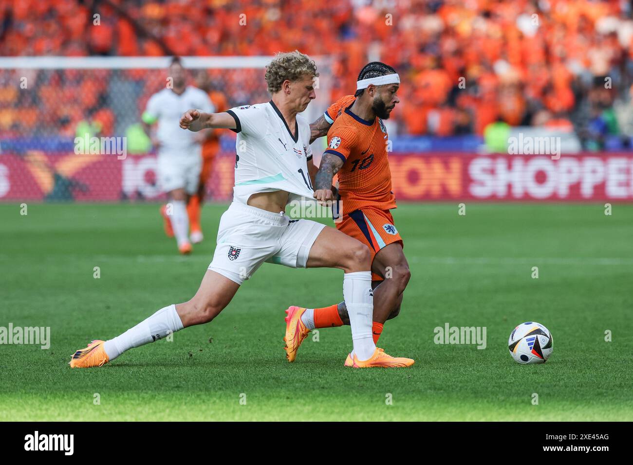 Berlin, Deutschland. Juni 2024. Memphis Depay (R) aus den Niederlanden ...