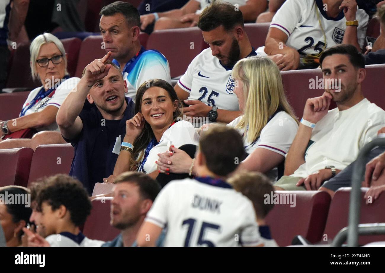 Dani Dyer, Partner des Englands Jarrod Bowen (links), nach dem ...