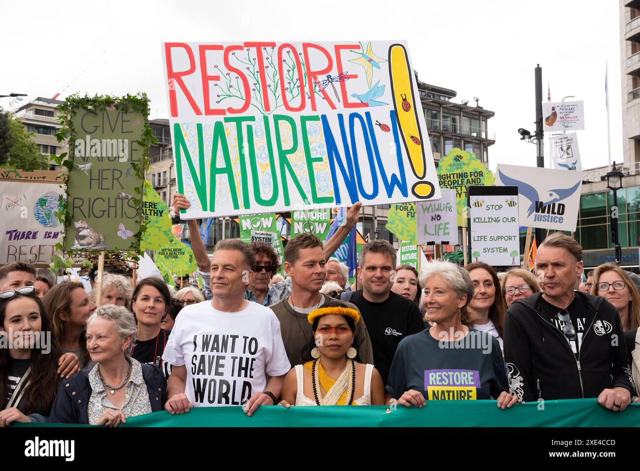 Restore Nature Now London marschiert durch das Zentrum von London, von ...