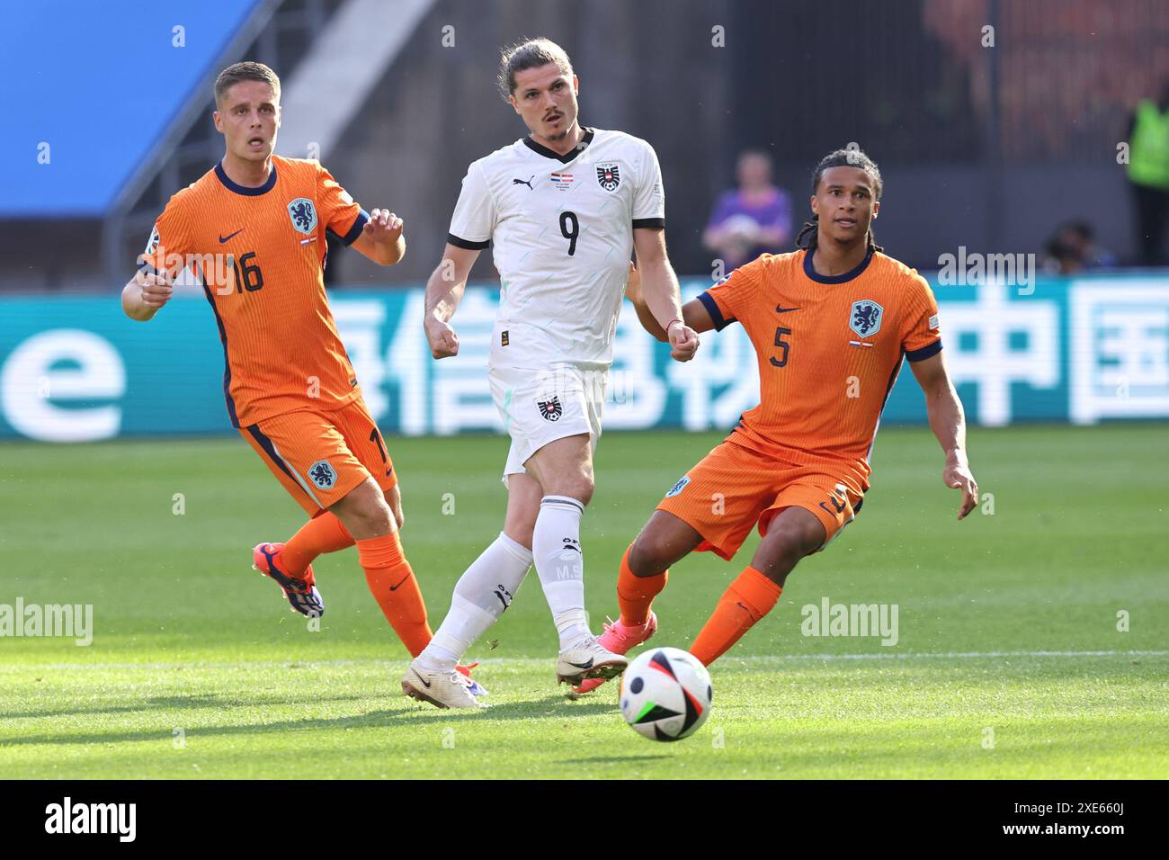 BERLIN – 25. JUNI: Joey Veerman aus den Niederlanden kämpft 2024 am 25 ...