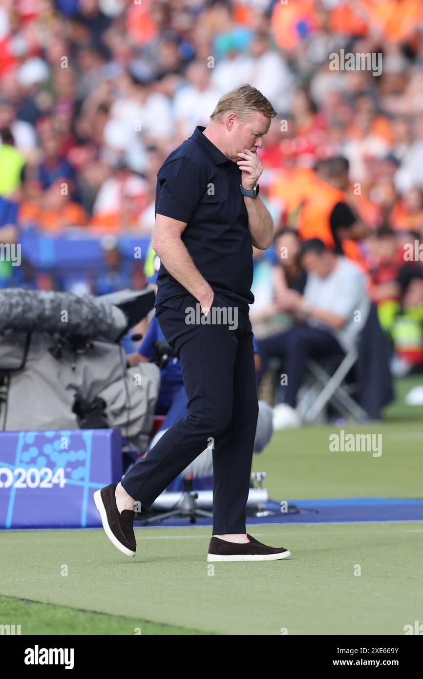 BERLIN, DEUTSCHLAND - 25. JUNI: Trainer Ronald Koeman aus den ...
