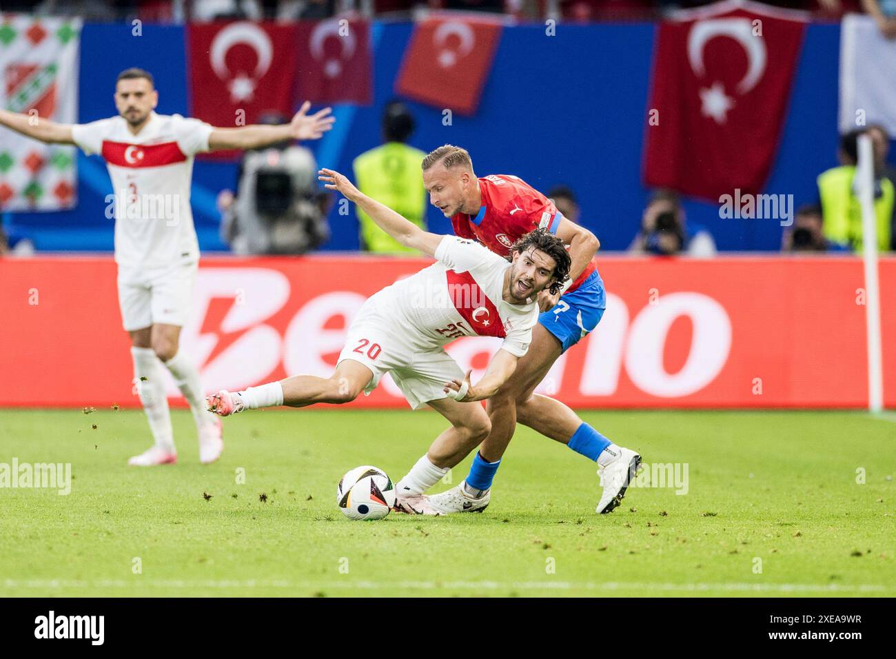 Hamburg, Deutschland. Juni 2024. Ferdi Kadioglu (20) aus der Türkei und Antonin Barak (7) aus ...