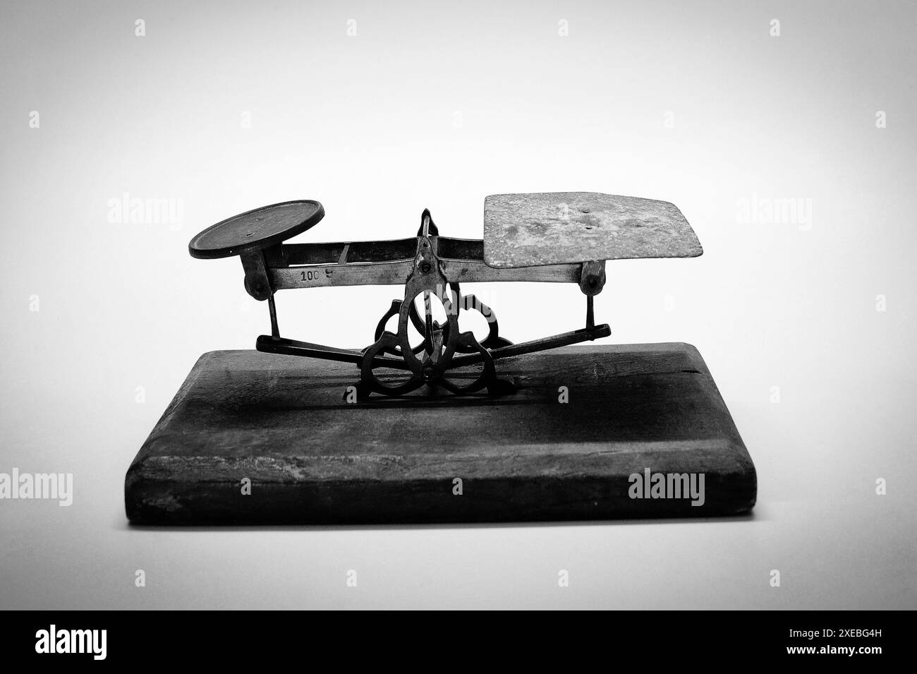 Escala de estilo antiguo Schwarzweiß-Stockfotos und -bilder - Alamy