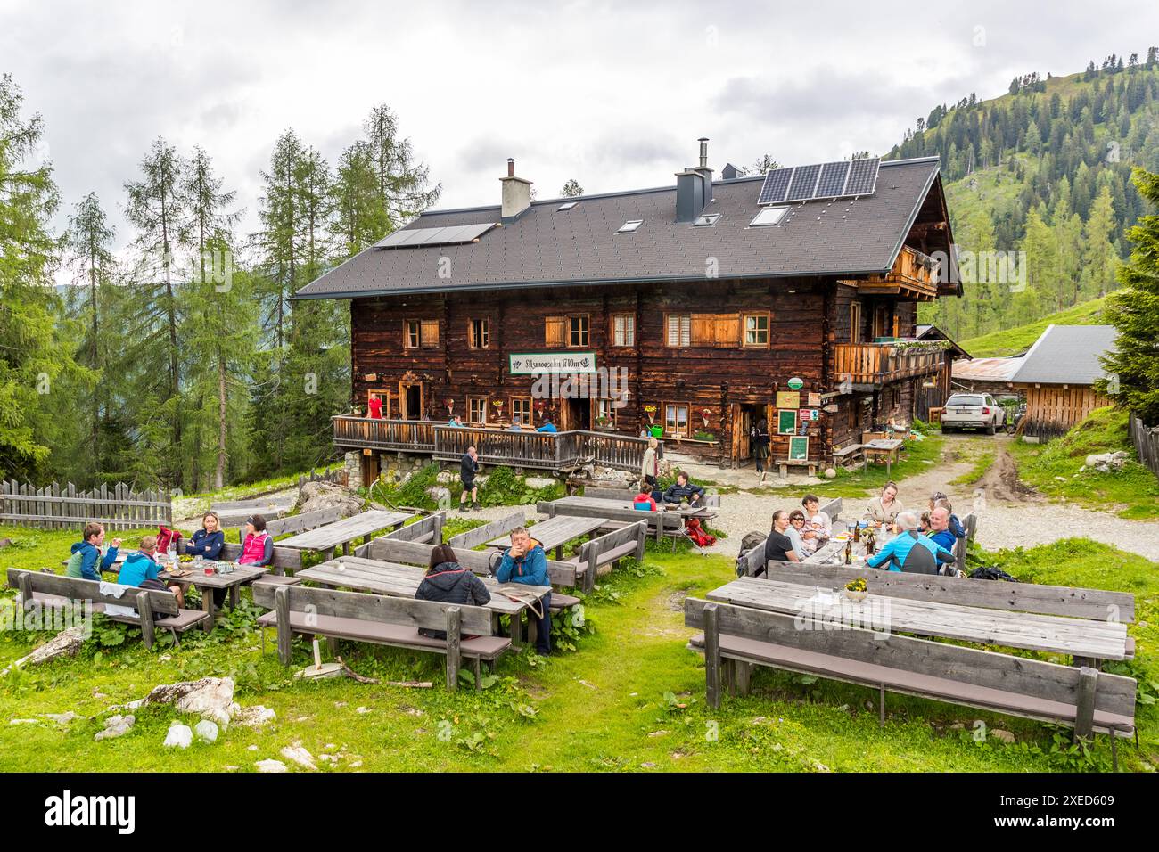 Die Filzmoosalm auf 1.710 m im Großarltal bietet Gastronomie und ...
