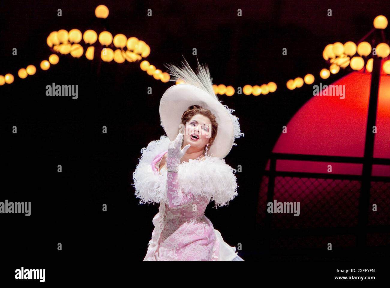 Anna Netrebko (Manon Lescaut) in MANON an der Royal Opera, Covent ...