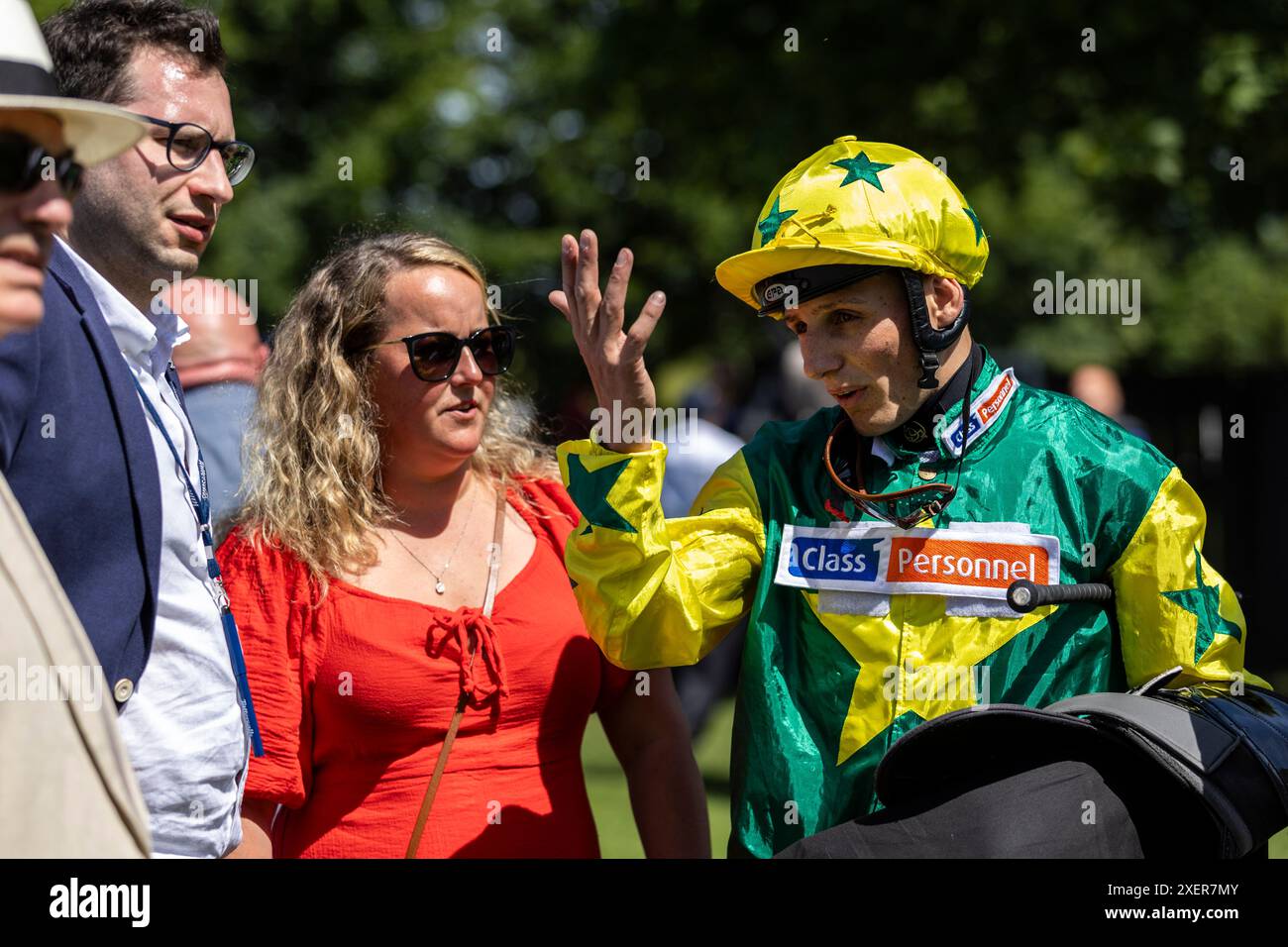 Trainer Amy Murphy mit Jockey George Wood nach den Einsätzen der ...