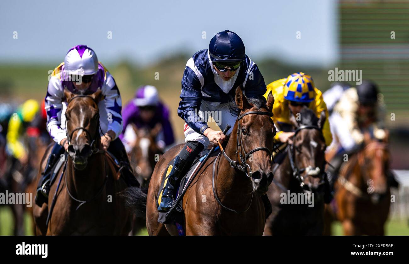 Celandine wurde von Jockey Tom Marquand geritten und gewann die Maureen ...