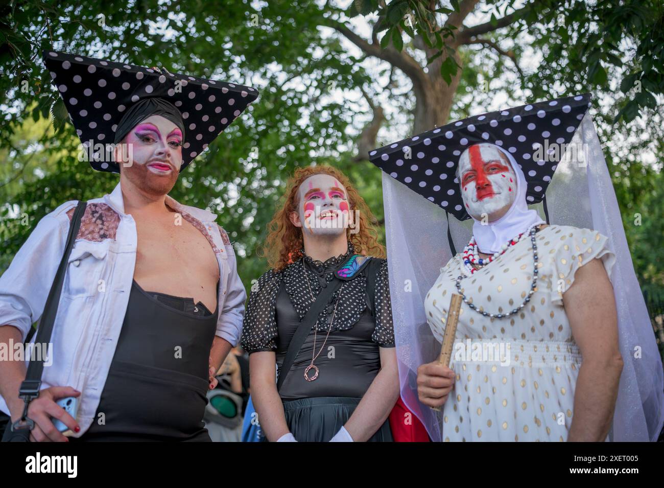 USA. Juni 2024. Hunderte von Drag Queens und Kings füllten die Straßen ...