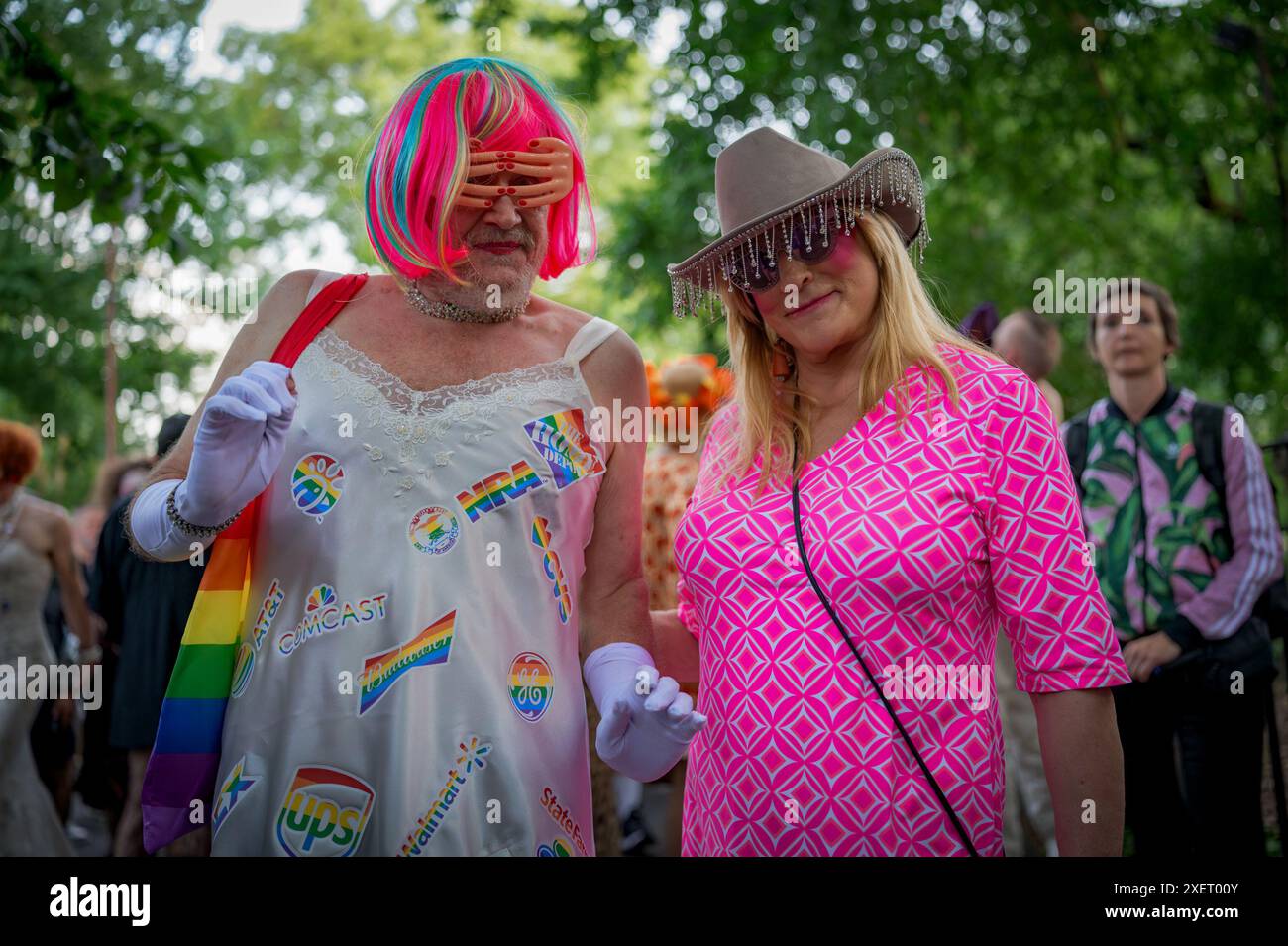 USA. Juni 2024. Hunderte von Drag Queens und Kings füllten die Straßen ...