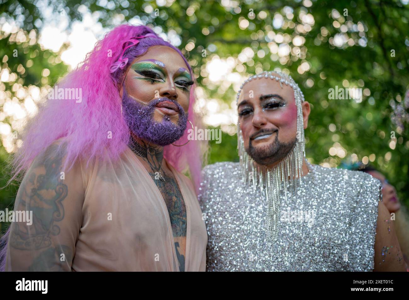 USA. Juni 2024. Hunderte von Drag Queens und Kings füllten die Straßen ...