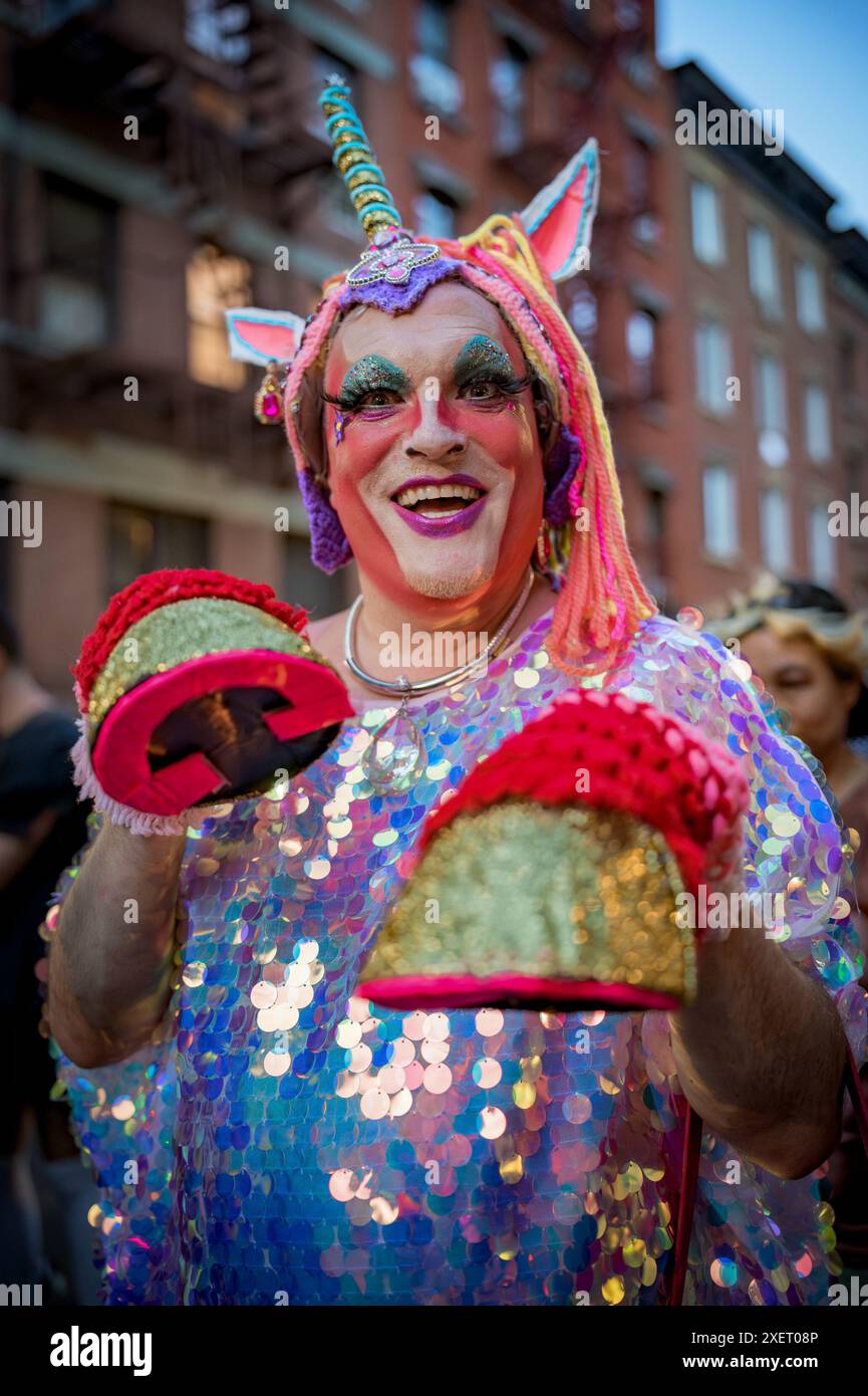 USA. Juni 2024. Hunderte von Drag Queens und Kings füllten die Straßen für den 30. Jährlichen ...