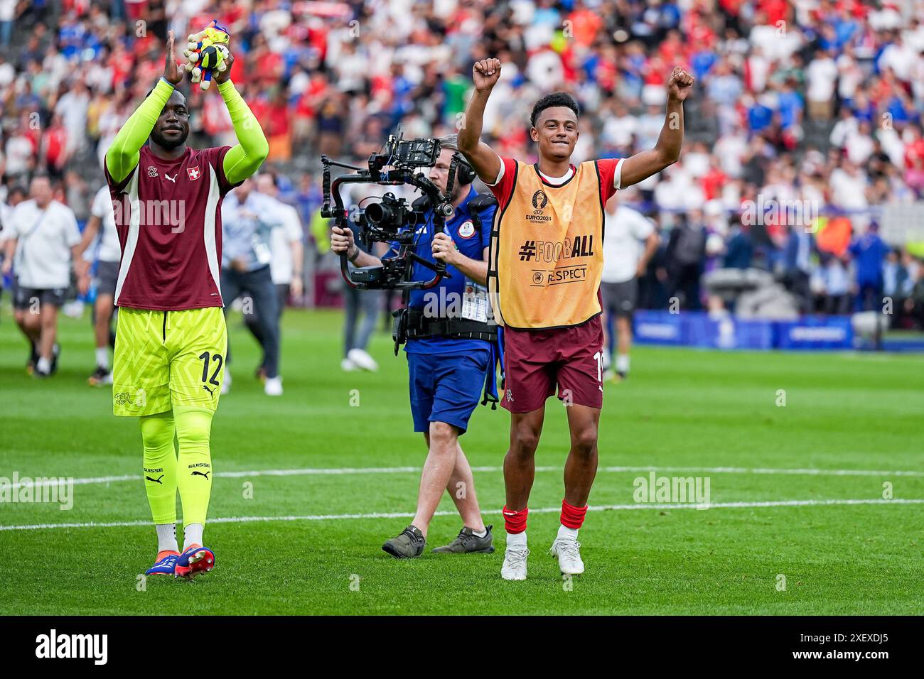 Berlin, 29. Juni 2024: Yvon Mvogo (12 Schweiz) und Dan Ndoye (19 ...