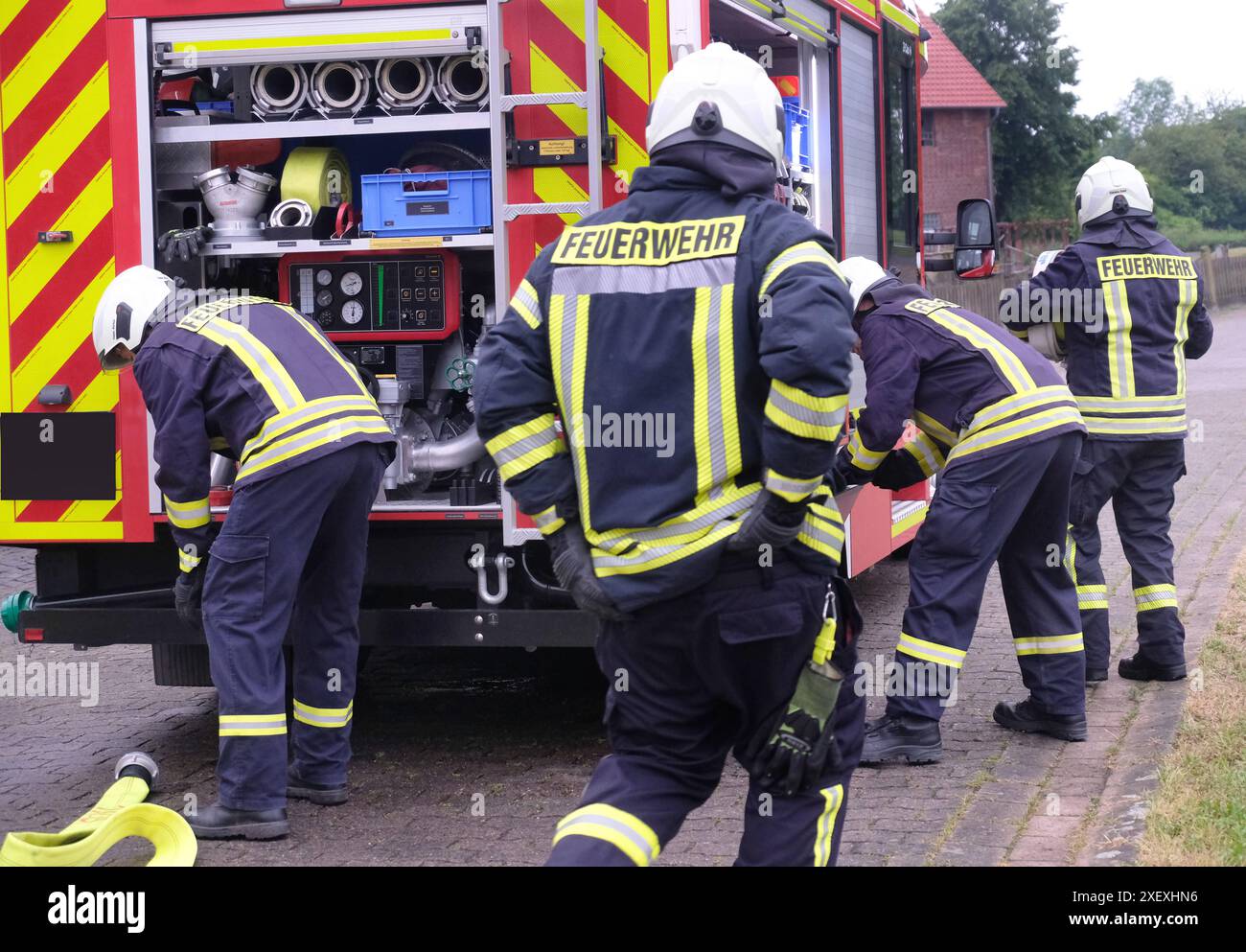 Feuerwehr-Blaulicht Feuerwehr in verschiedenen Bildern und Aktionen in ...