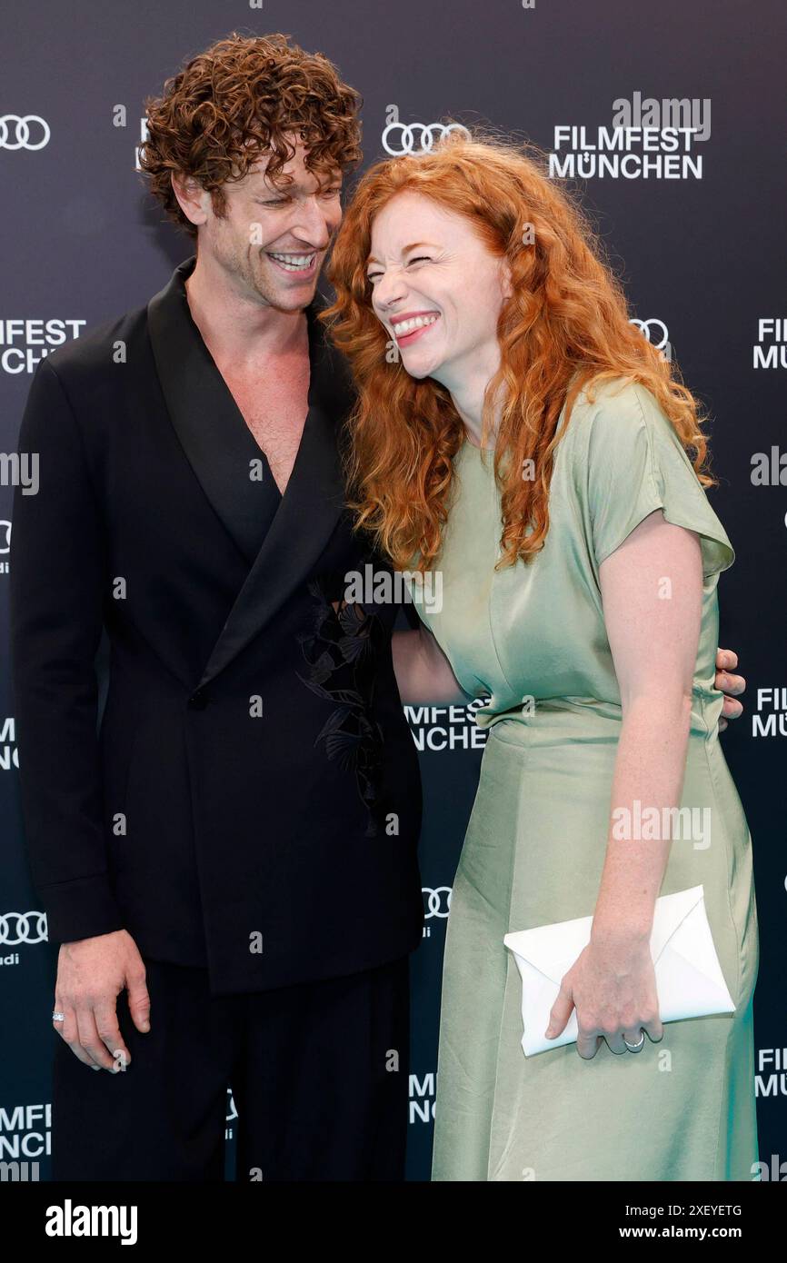 Daniel Donskoy und Marleen Lohse bei der Festivaleröffnung mit der ...