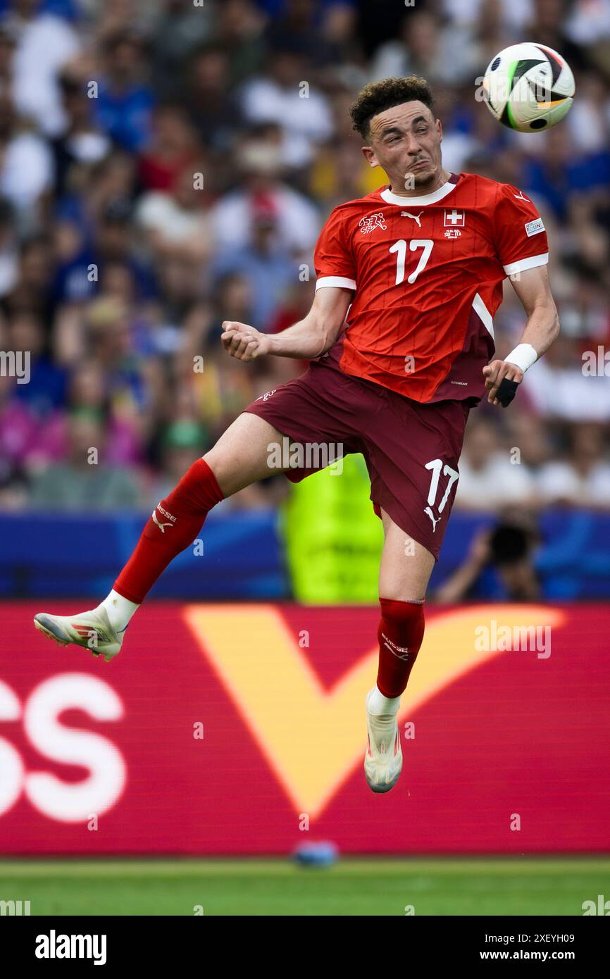 Berlin, Deutschland. 29. Juni 2024. Ruben Vargas aus der Schweiz führt ...