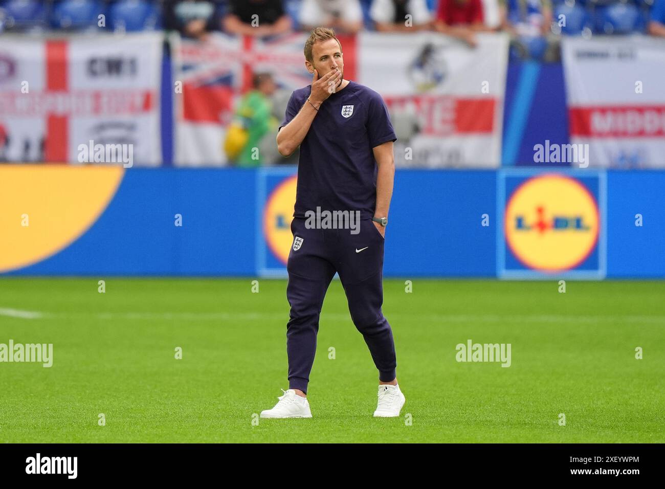 Der Engländer Harry Kane besucht das Feld vor dem Achtelfinale der UEFA ...