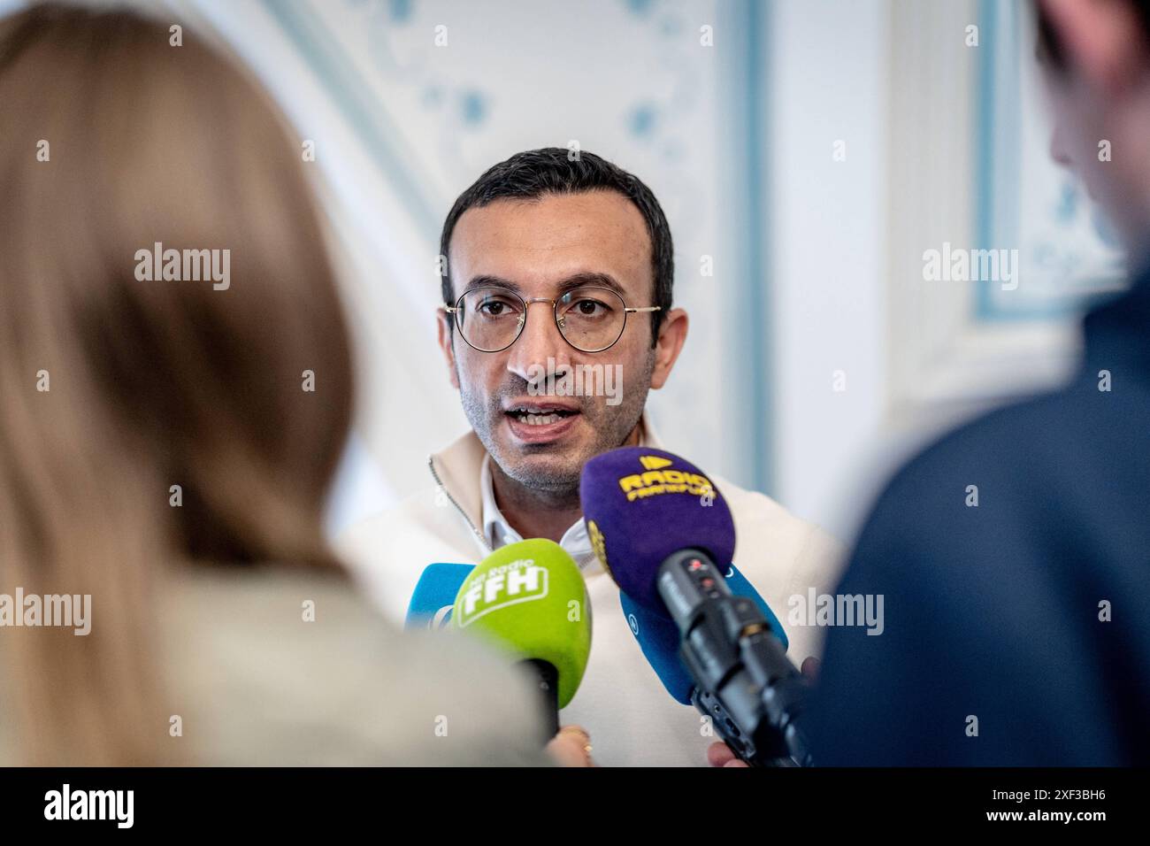 Frankfurts Oberbuergermeister Mike Josef SPD bei einer Pressekonferenz ...