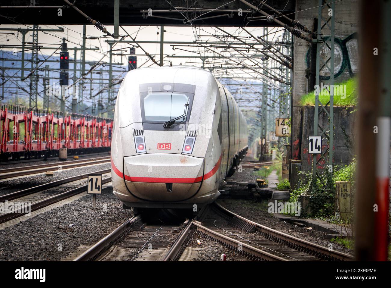 Intercity Express Zug ICE - ICE4 - Baureihe 412 der Deutschen Bahn im ...