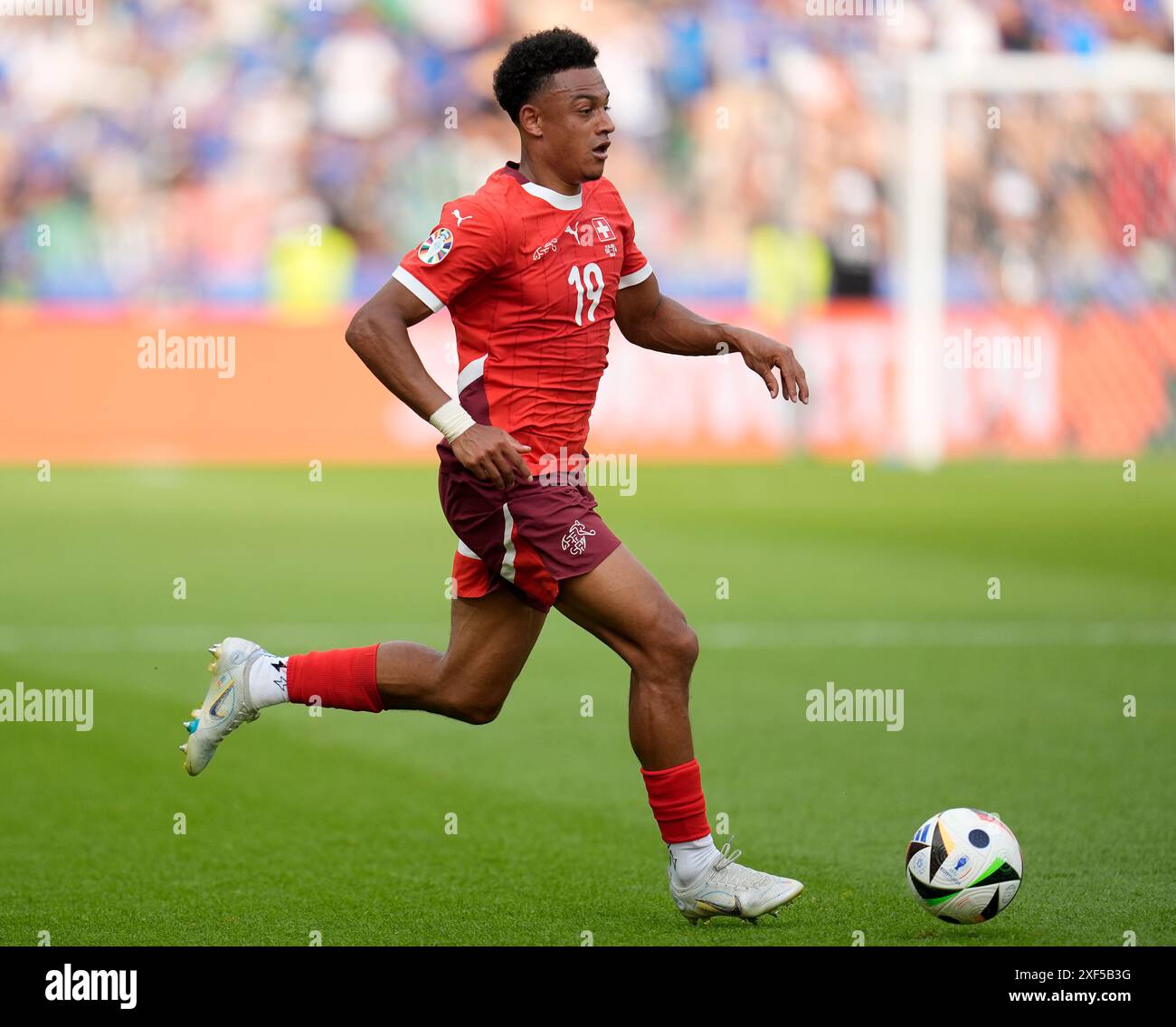 Der Schweizer Dan Ndoye beim Achtelfinale der UEFA Euro 2024 im ...