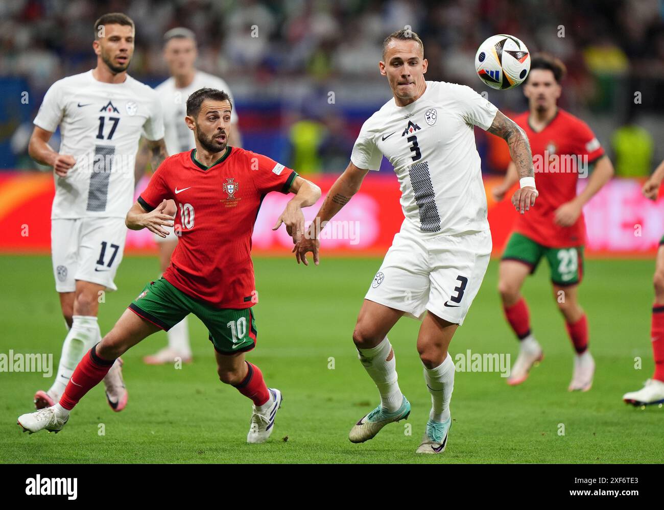 Der portugiesische Bernardo Silva (links) und der slowenische Jure ...