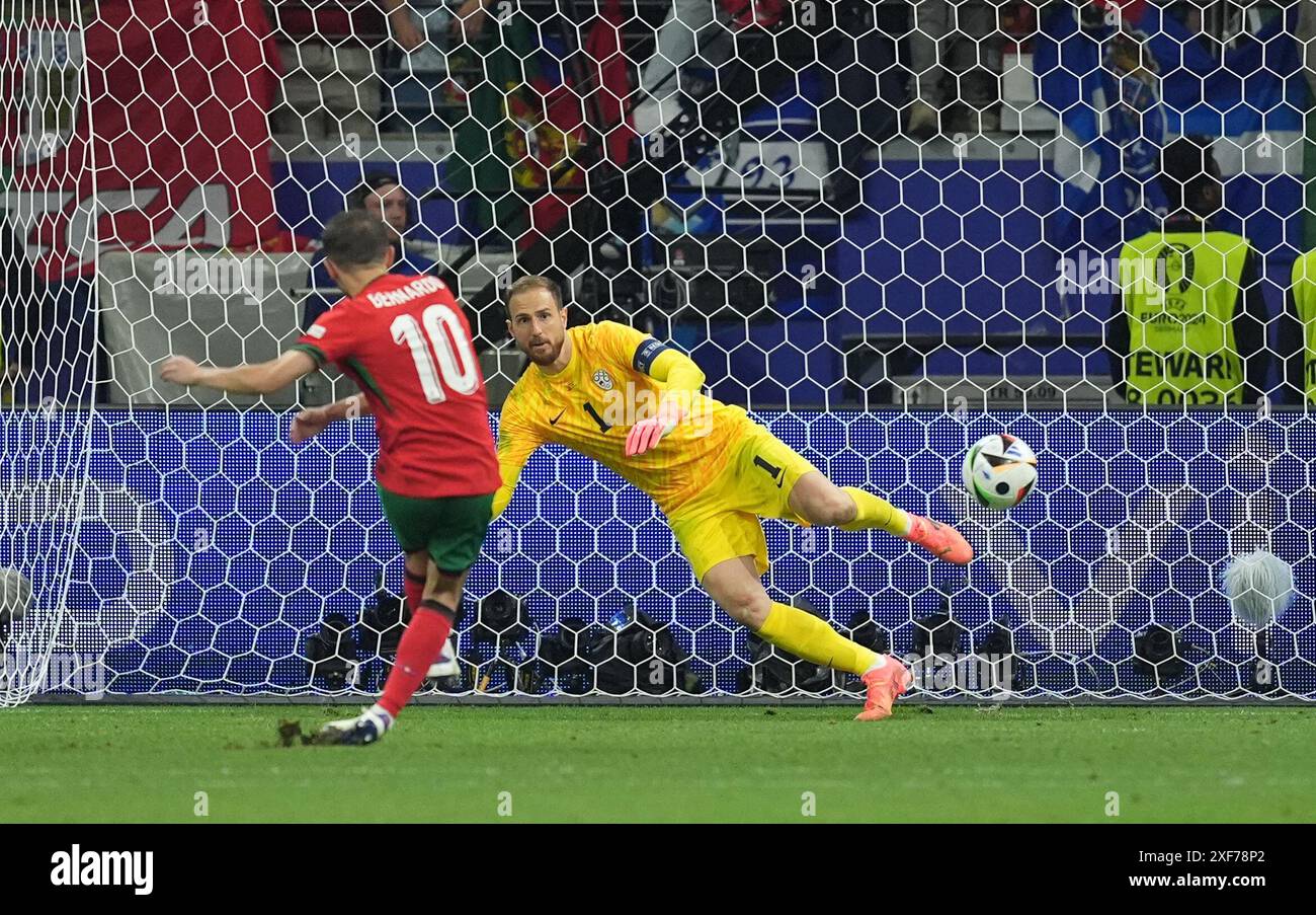 Der portugiesische Bernardo Silva erzielt den Elfmeterschießen bei der ...