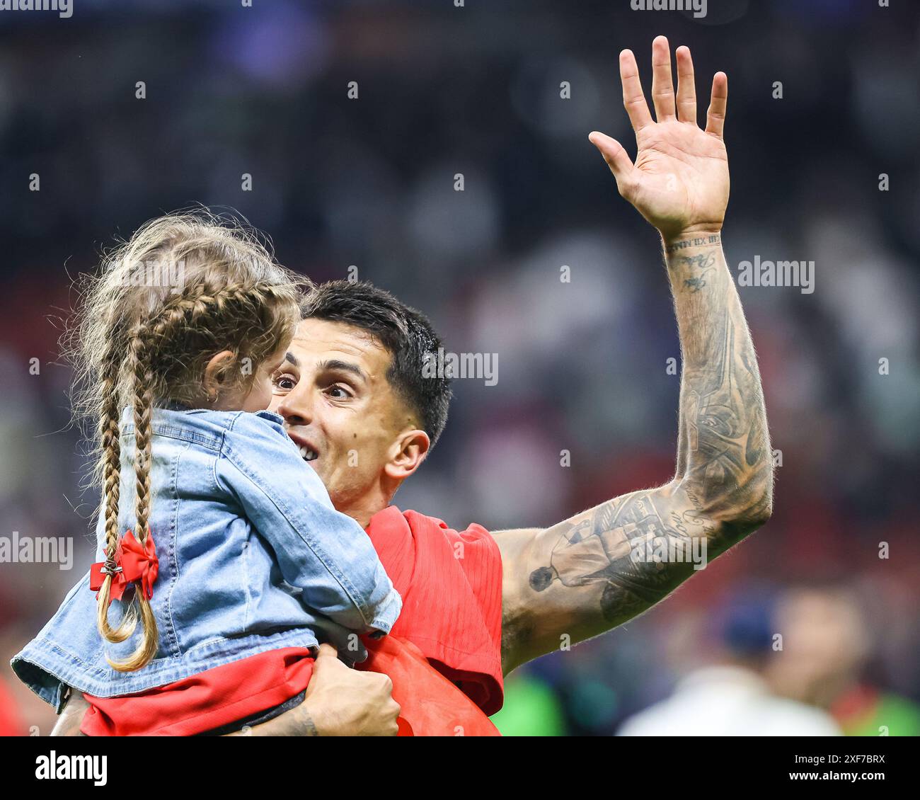 Portugal gewinnt im Elfmeterschiessen gegen Slowenien. Mega Jubel im ...