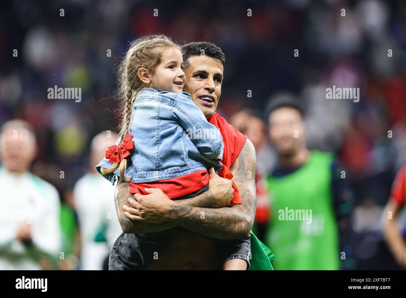 Portugal gewinnt im Elfmeterschiessen gegen Slowenien. Mega Jubel im ...