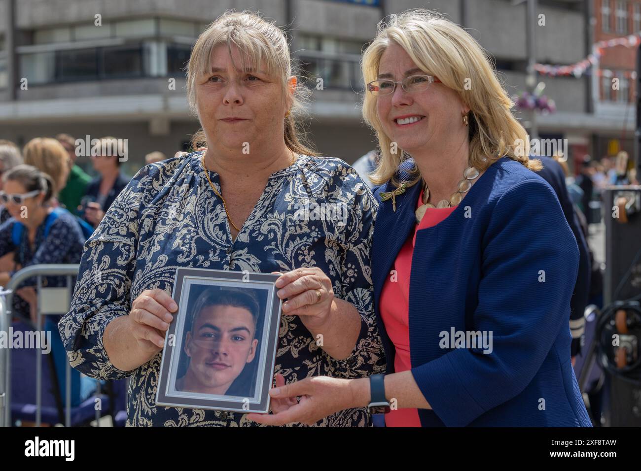 Southend on Sea, Großbritannien. Juli 2024. Julie Taylor Großmutter von ...