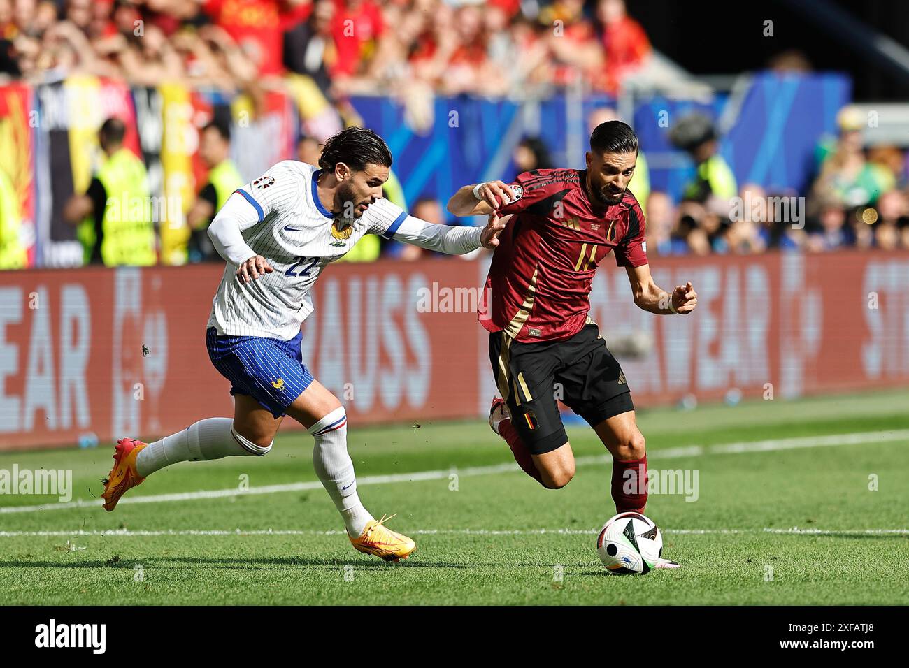(L-R) Theo Hernandez (FRA), Yannick Carrasco (BEL), 1. JULI 2024 ...