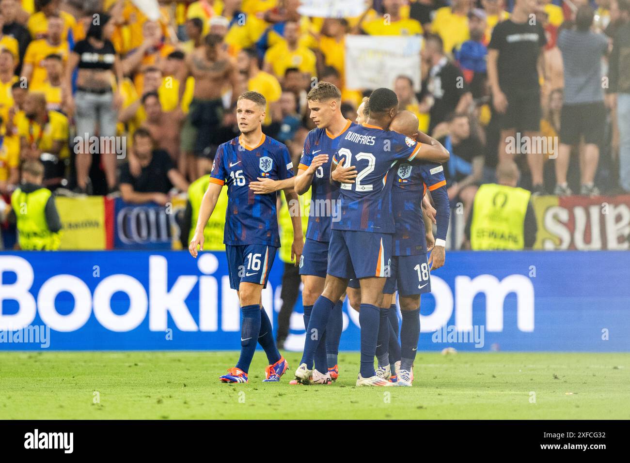 München, Deutschland. Juli 2024. Denzel Dumfries (22) und Donyell Malen ...