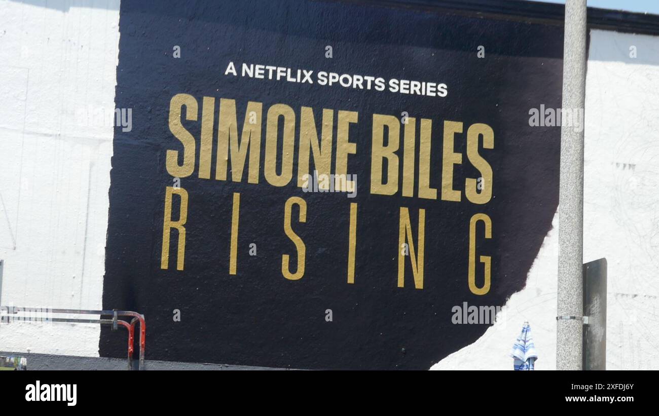 Juli 2024 Simone Biles Rising Street Art Mural am 2. Juli 2024 in Los ...