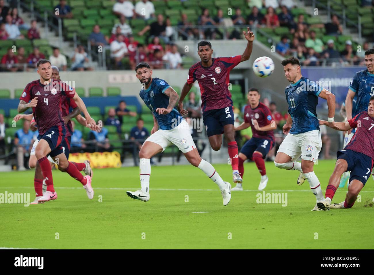 Austin, Texas, Usa. Juli 2024. Paraguays OMAR ALDERETE (3, blau) und ...