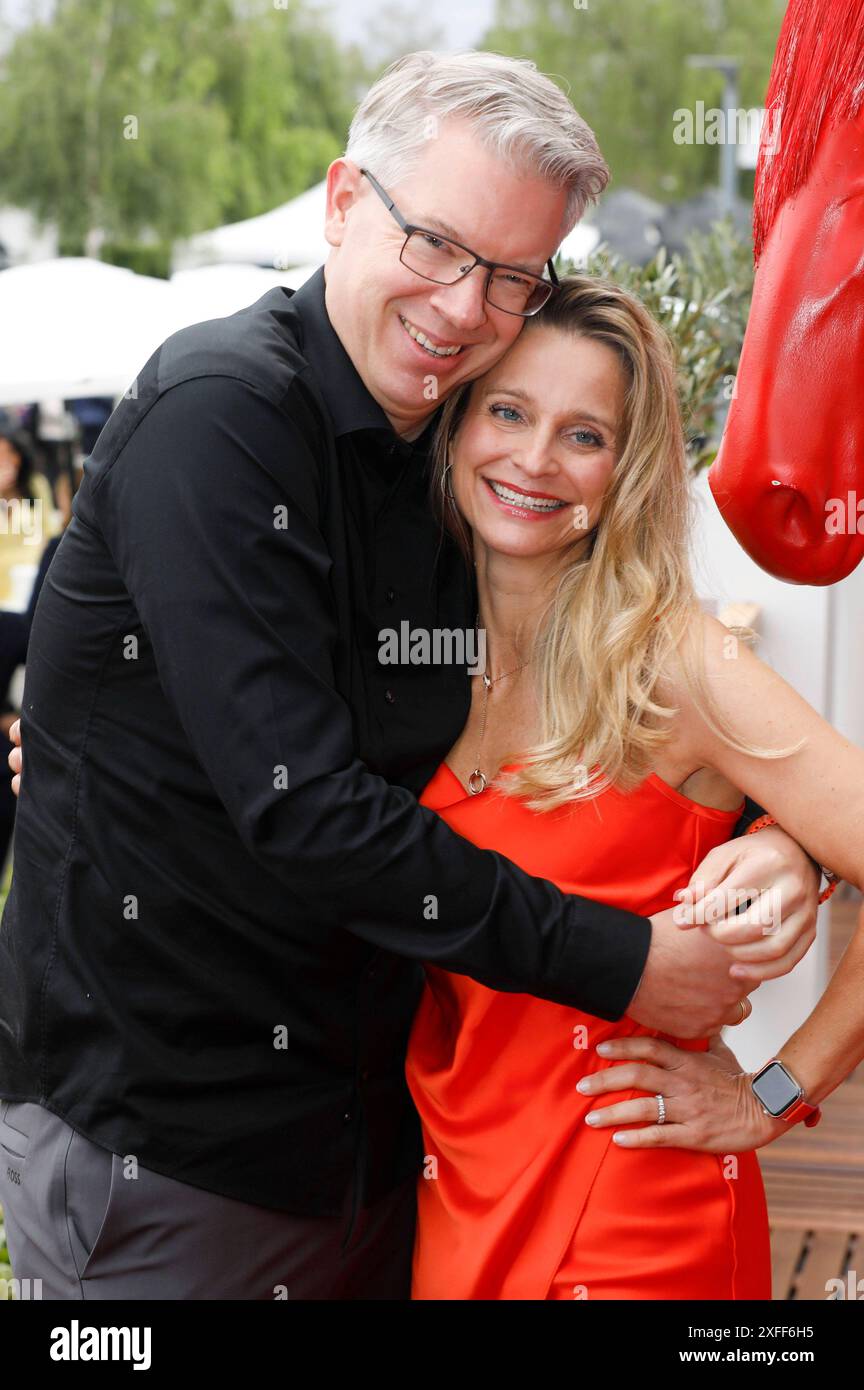 Frank Thelen mit Ehefrau Nathalie Thelen-Sattler bei der CHIO Media ...