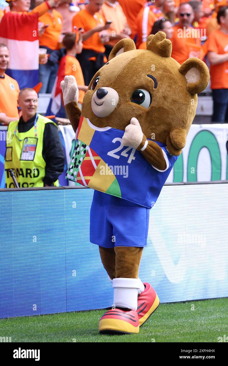 Albart Mascotte bei der UEFA Euro 2024 das Achtelfinale der UEFA Euro ...