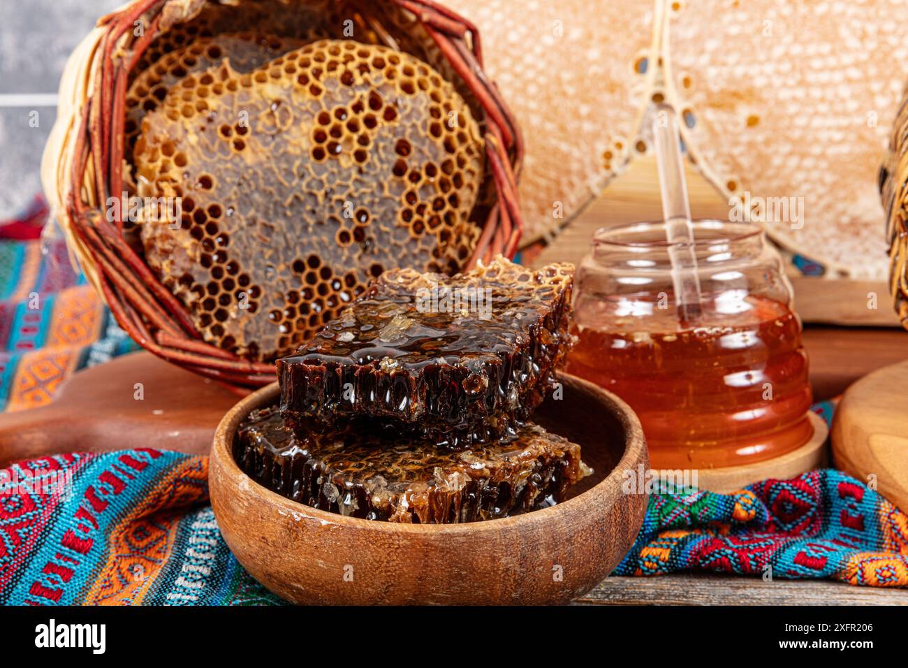 Magische Waben aus nächster Nähe, Honigernte, Honigernte. Bio ...