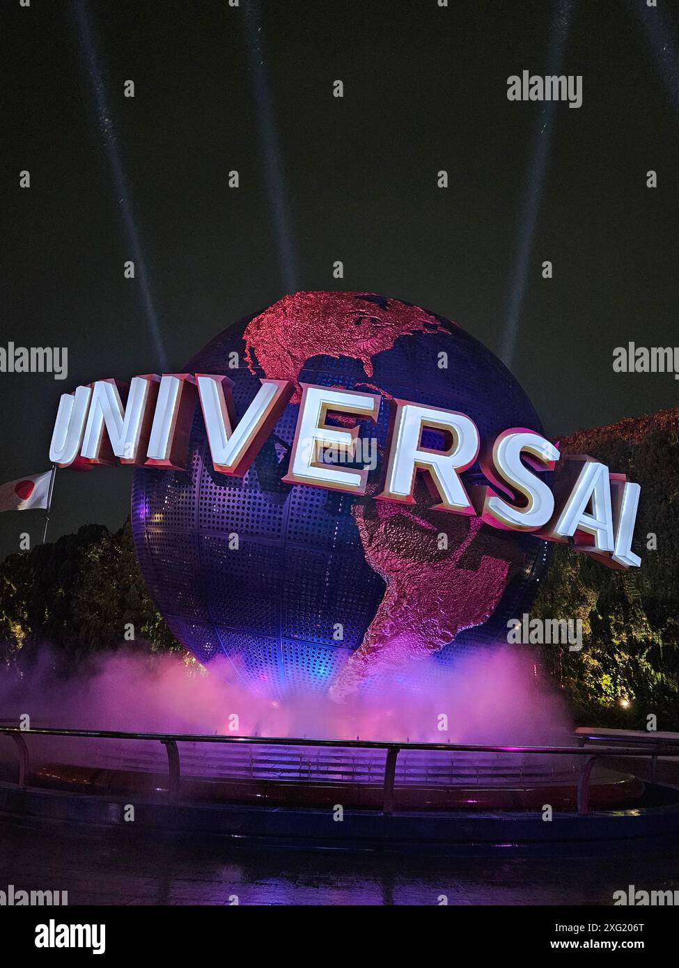 Osaka, Japan – 11. Dezember 2023: Das rotierende Universal Studio Logo ...