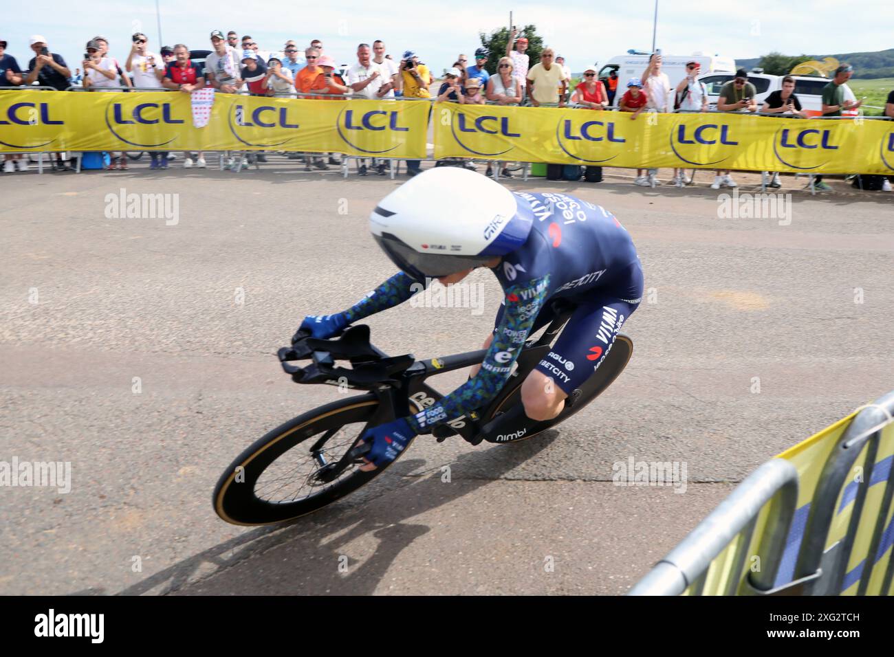 Jonas Vingegaard vom Team Visma Lease a Bike fährt im Einzelzeitfahren ...