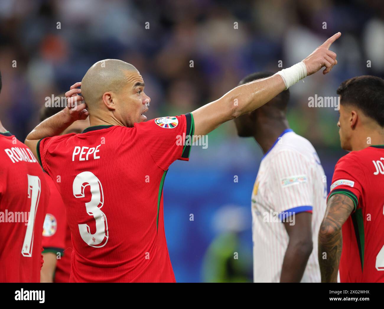 HAMBURG, DEUTSCHLAND - 05. JULI: Pepe von Portugal beim Viertelfinale ...