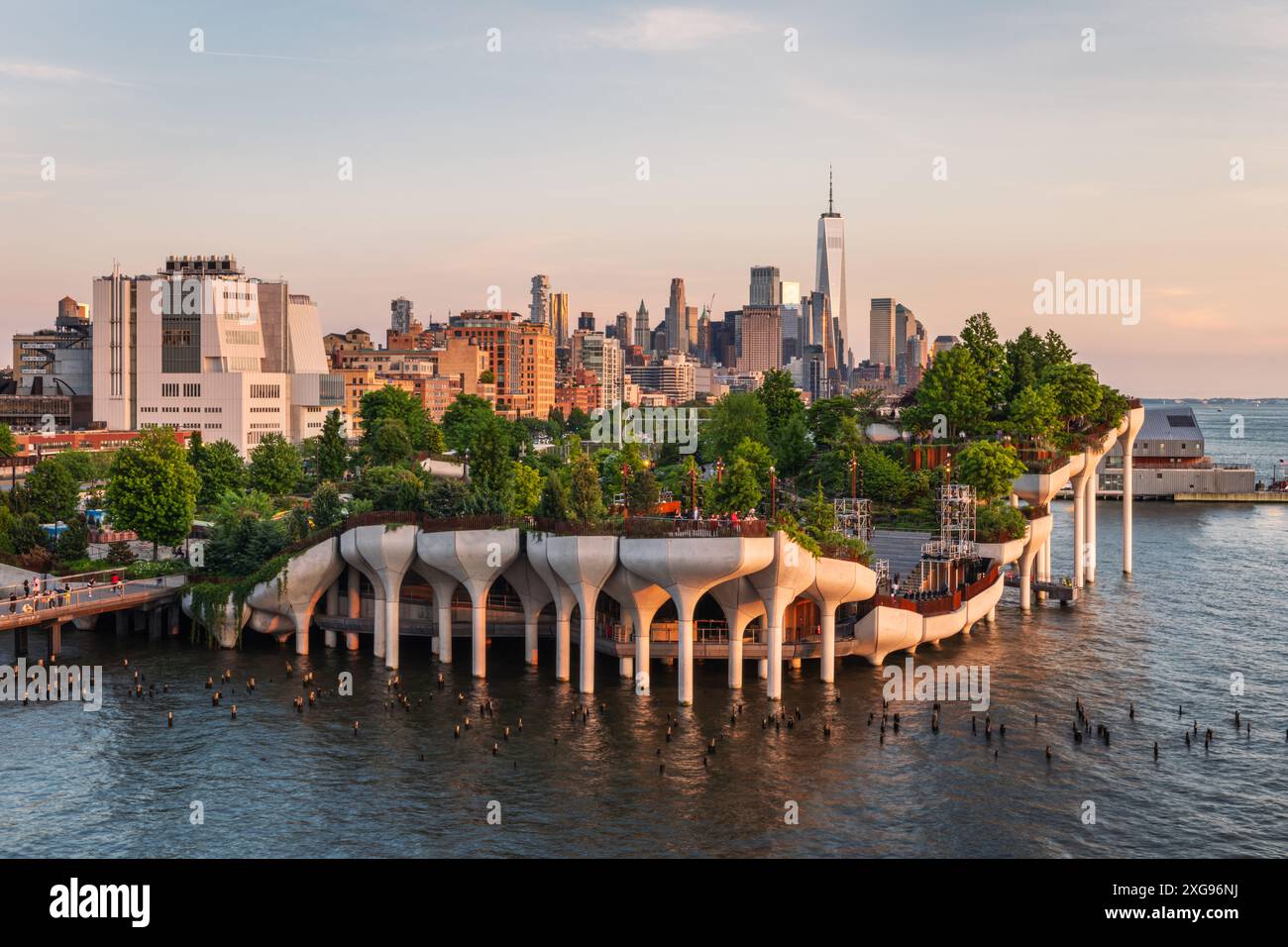 Little Island über dem Hudson River in Chelsea, New York, mit der ...