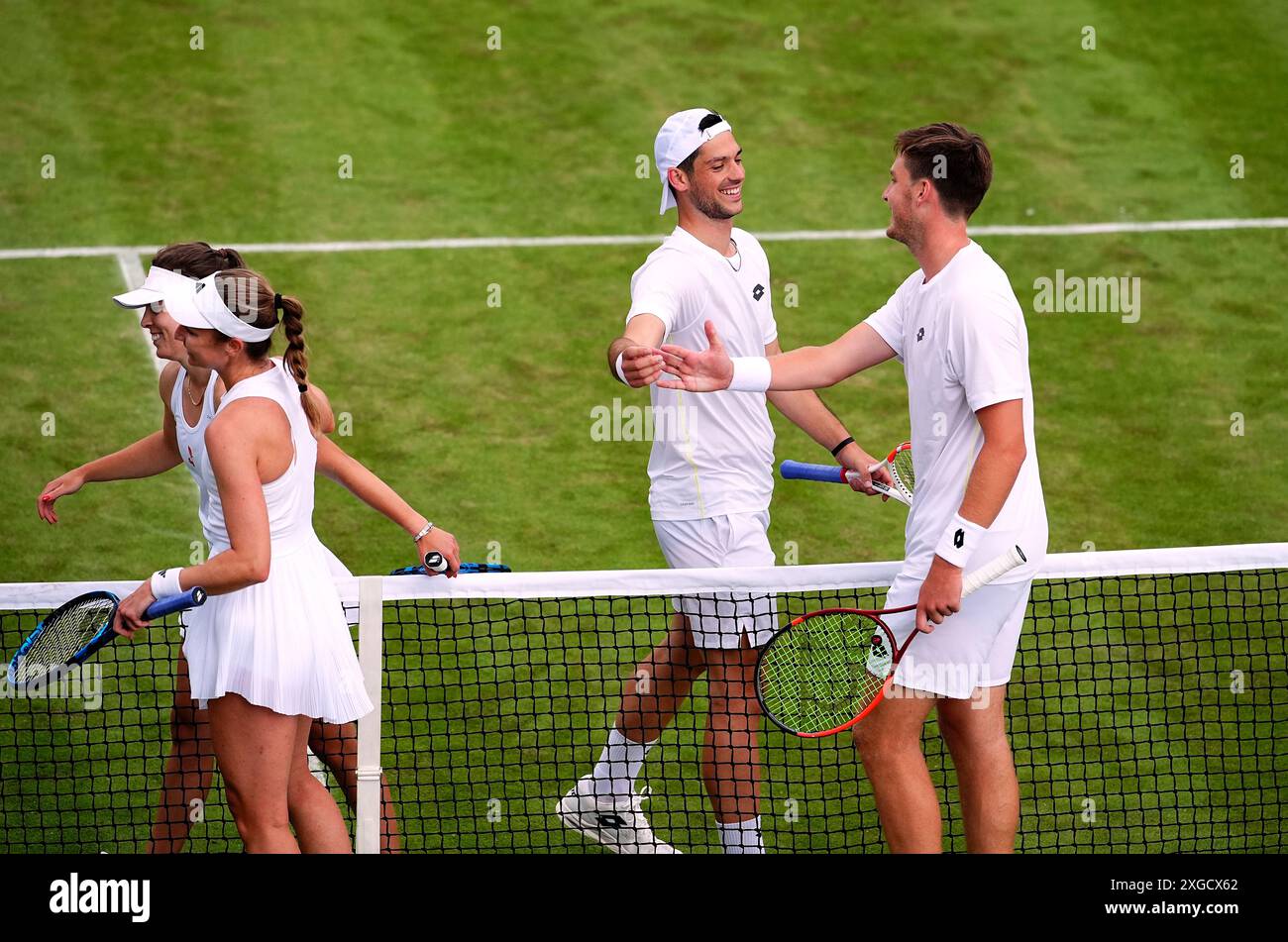Henry Patten und Olivia Nicholls mit Julian Cash und Maia Lumsden nach ...