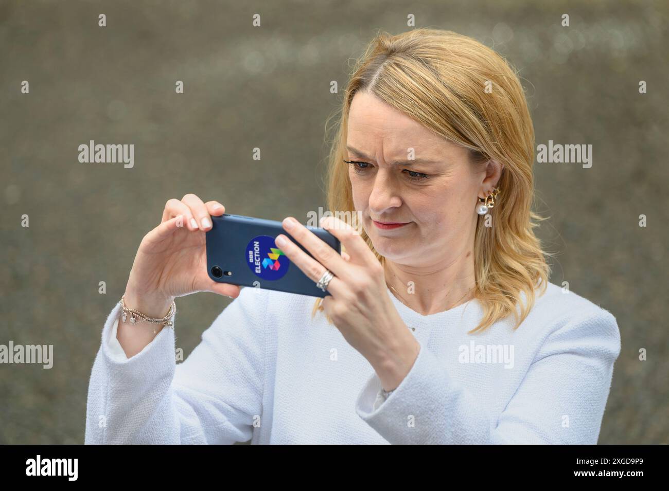 Tv moderatorin großbritannien -Fotos und -Bildmaterial in hoher ...