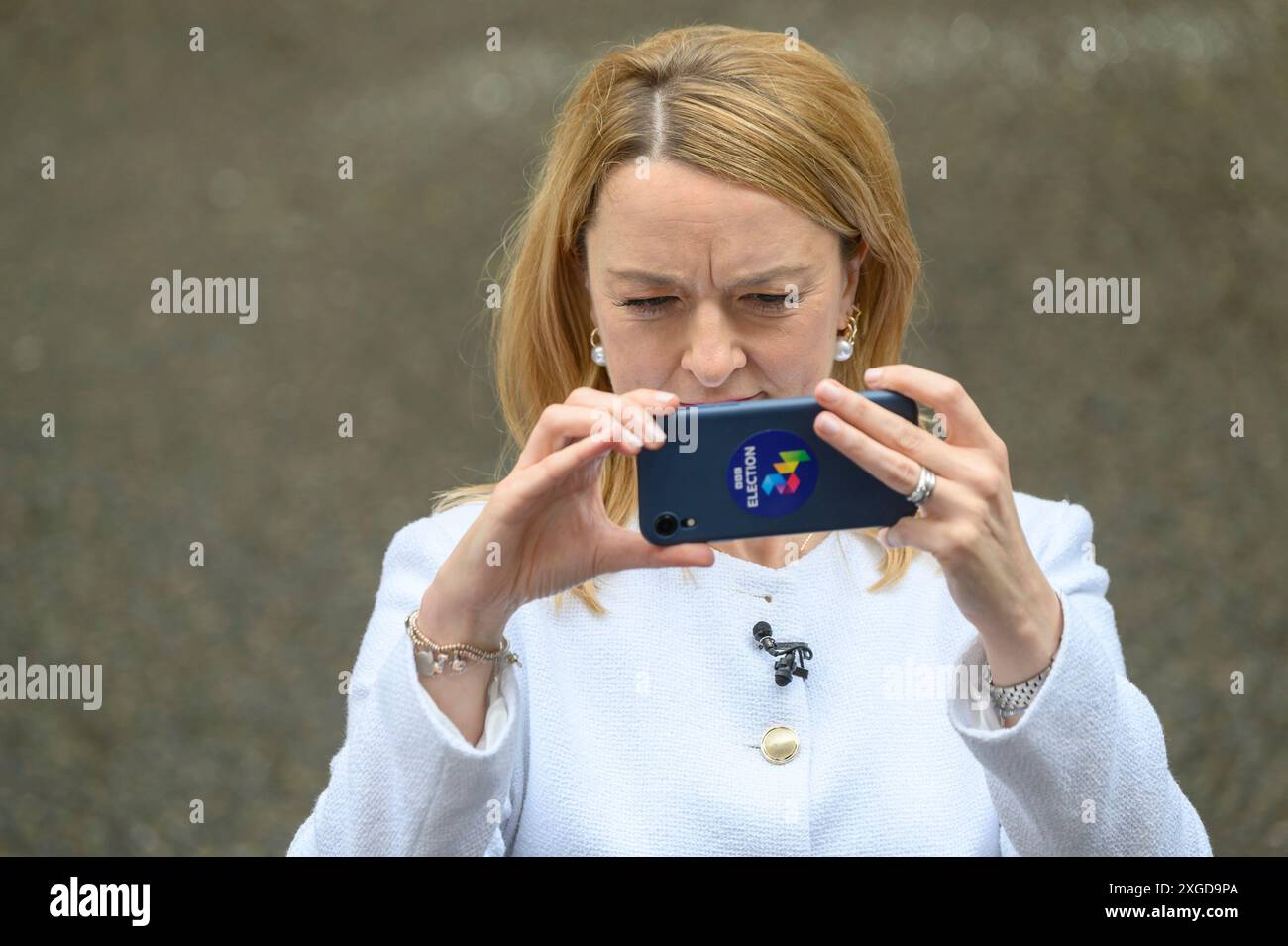 Tv moderatorin großbritannien -Fotos und -Bildmaterial in hoher ...