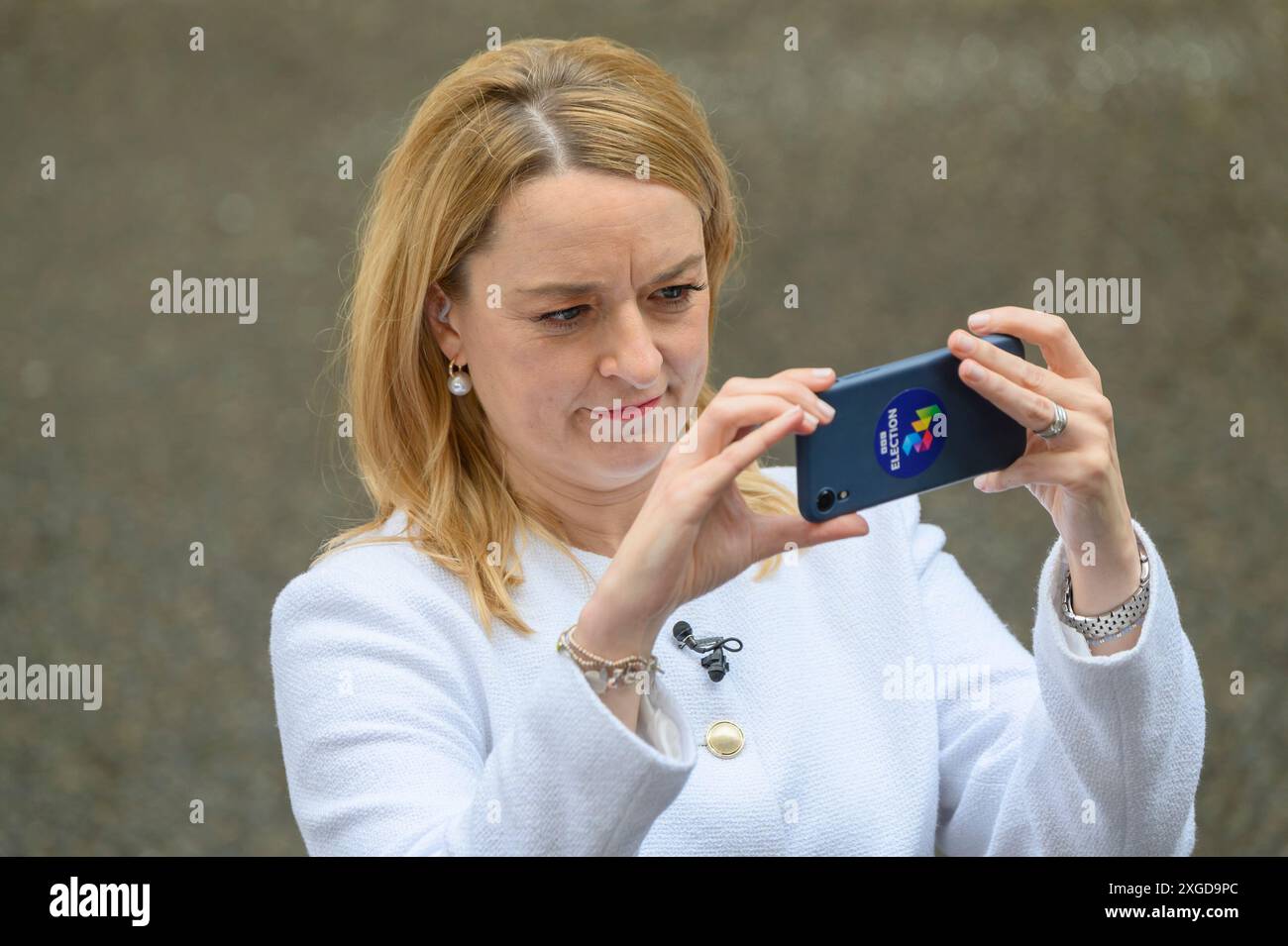 Tv moderatorin großbritannien -Fotos und -Bildmaterial in hoher ...