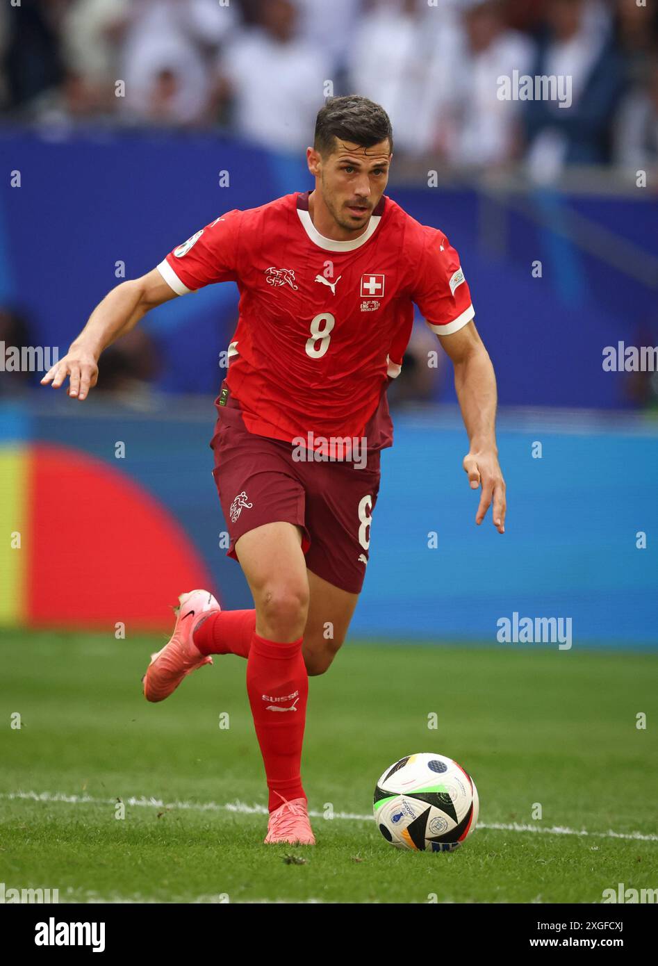 DÜSSELDORF, DEUTSCHLAND - 06. JULI: Remo Freuler aus der Schweiz läuft ...