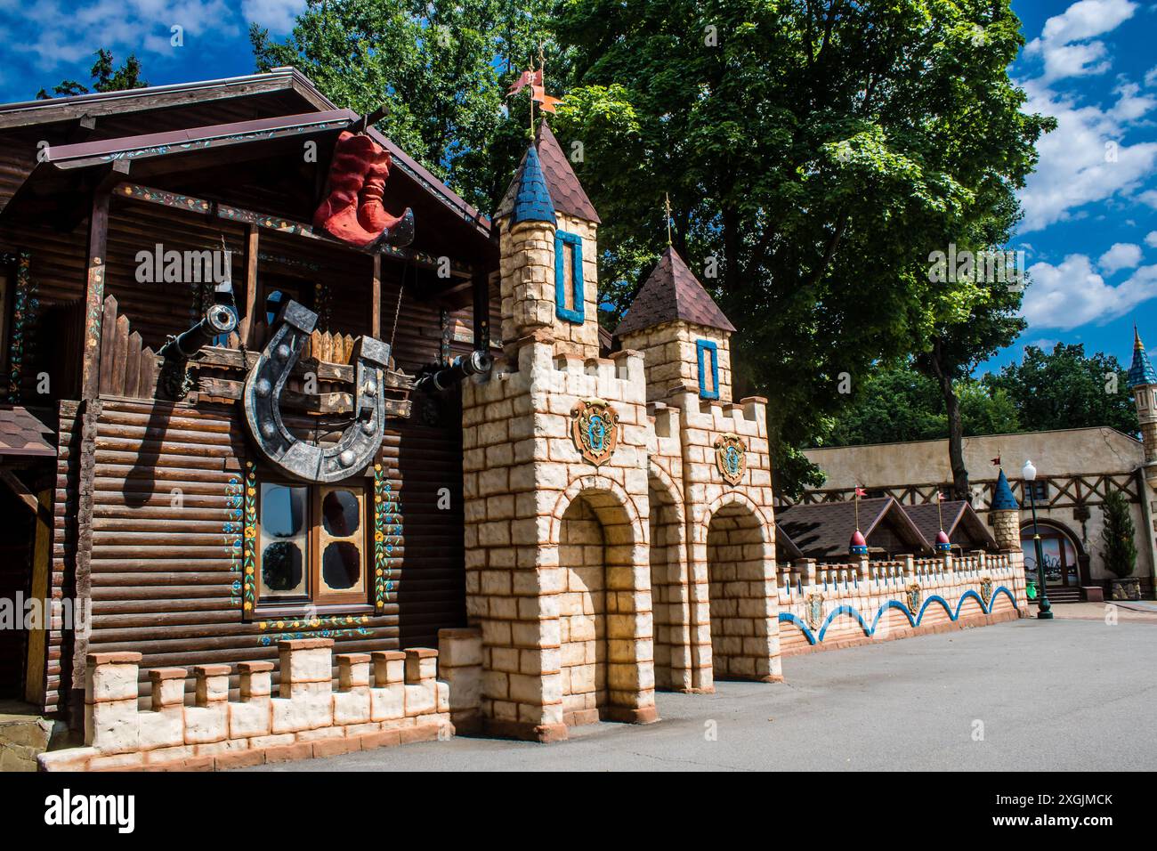 Kharkiw, Ukraine, 9. Juli 2024 der Maxim Gorki Park für Kultur und ...